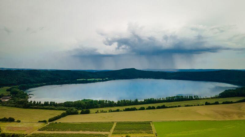 Laacher See: 10 Tipps für ein Wochenende am Vulkansee